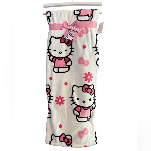 Hello Kitty | Bedding | Hello Kitty Pinkwhite Daisy Blanket Nwt | Poshmark